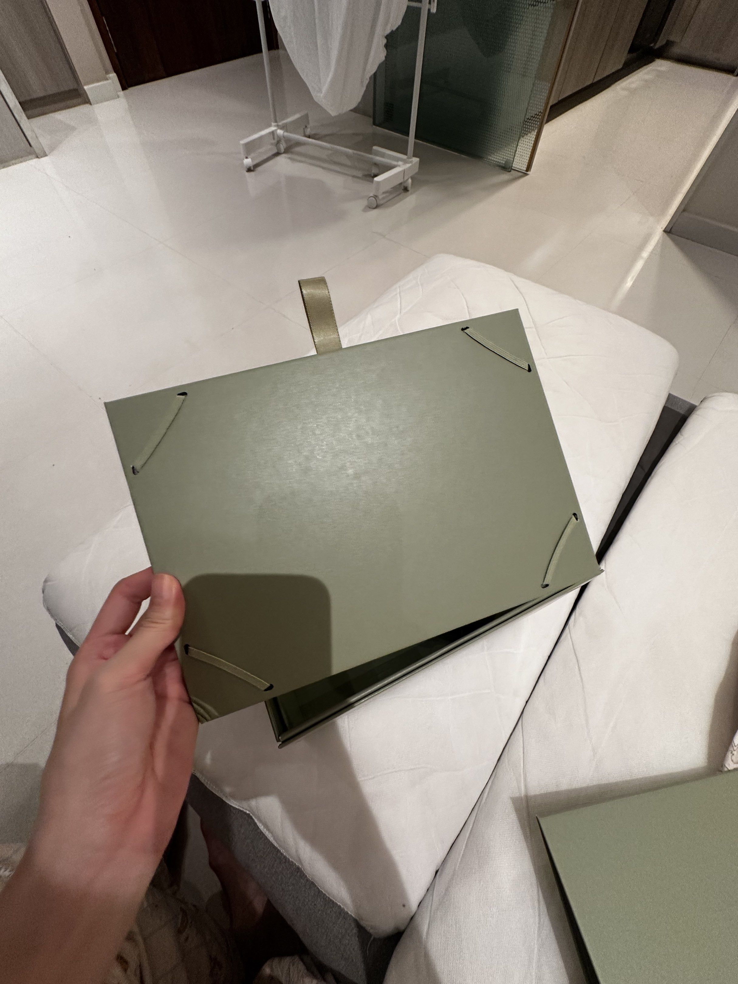 Van Cleef & Arpels Paper Box, Women's Fashion, Jewelry & Organisers ...
