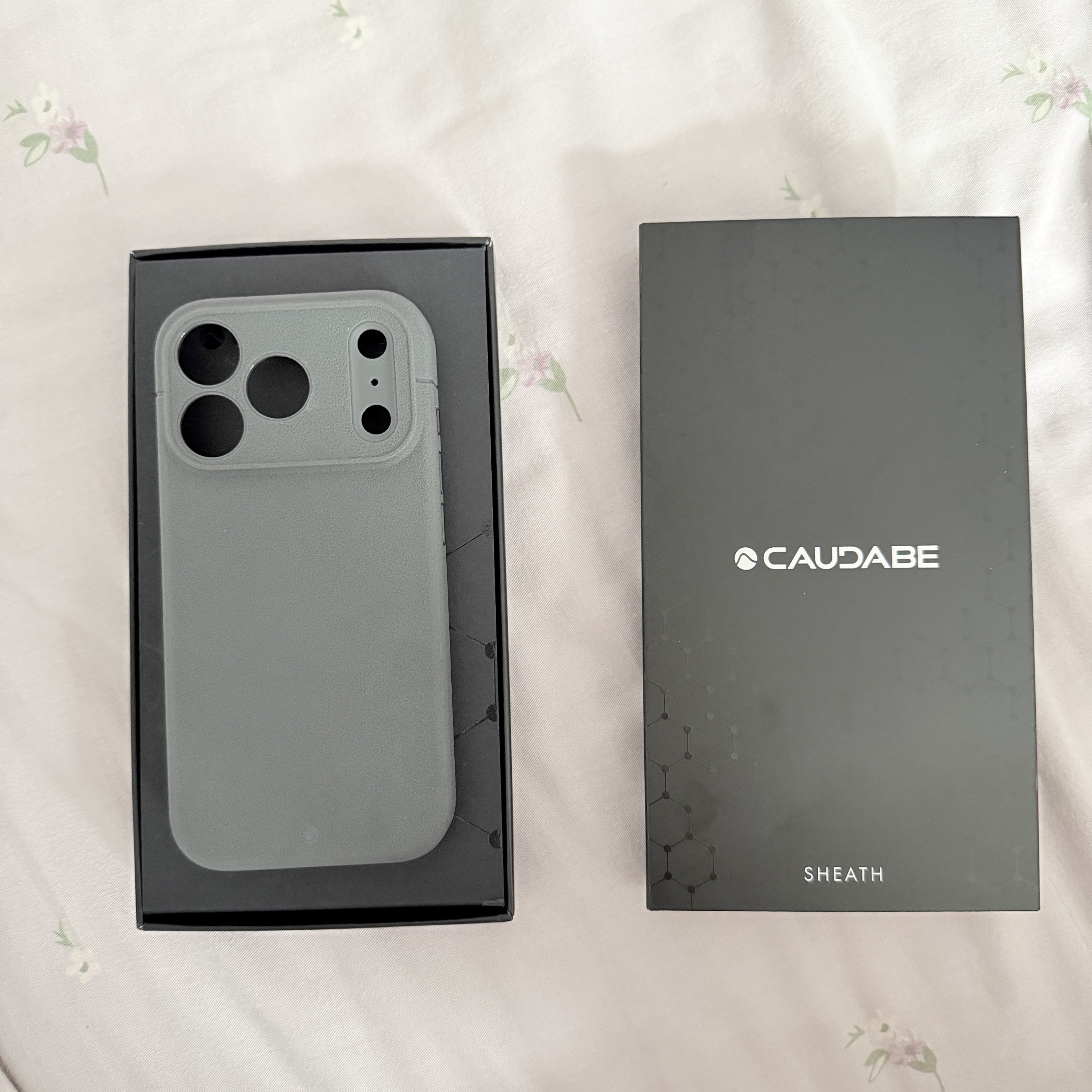 Caudabe Sheath iPhone 17 pro Case - Grey, Mobile Phones & Gadgets ...