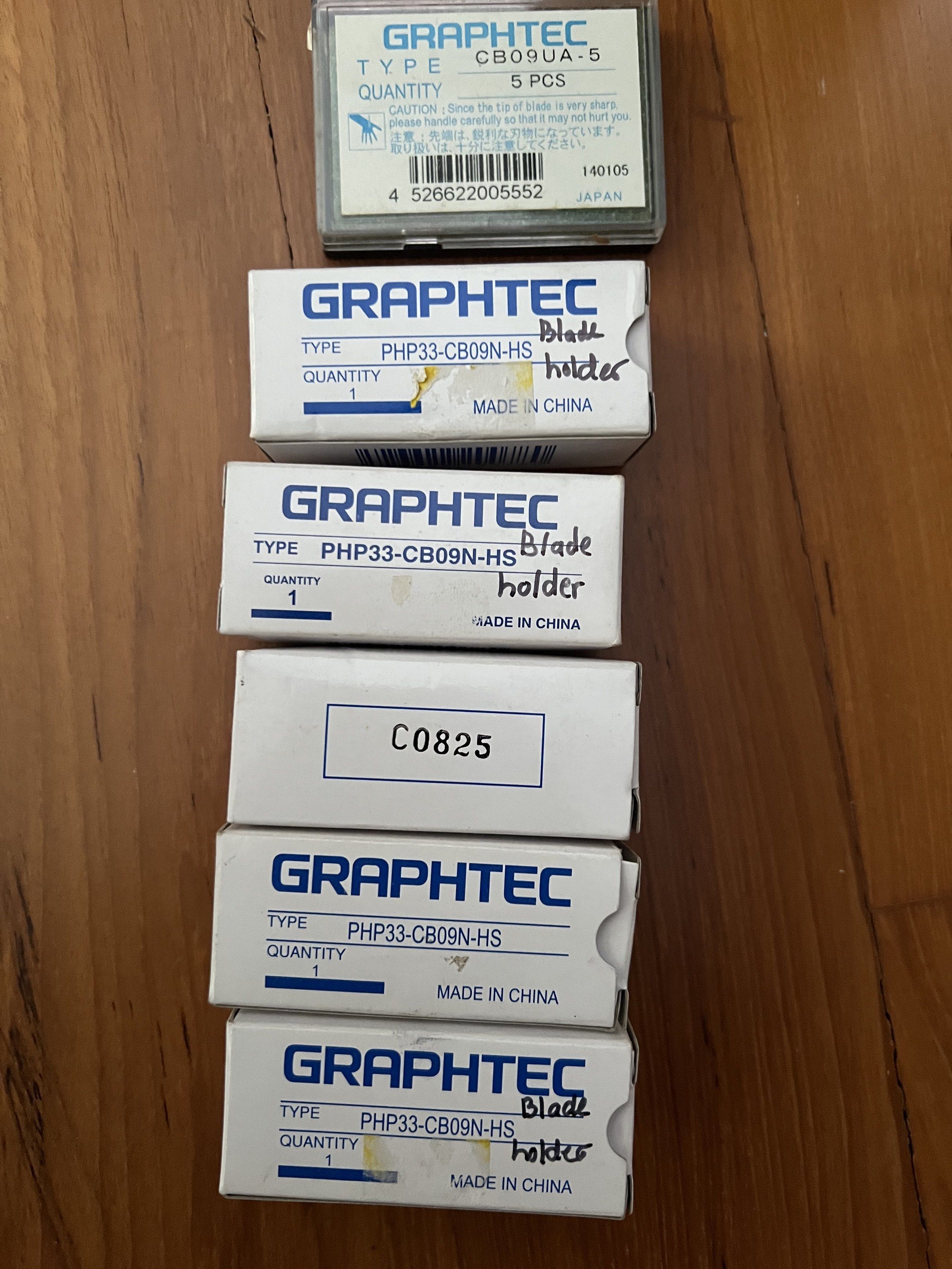 Graphtec blade and blade holder, Hobbies & Toys, Art & Prints on Carousell