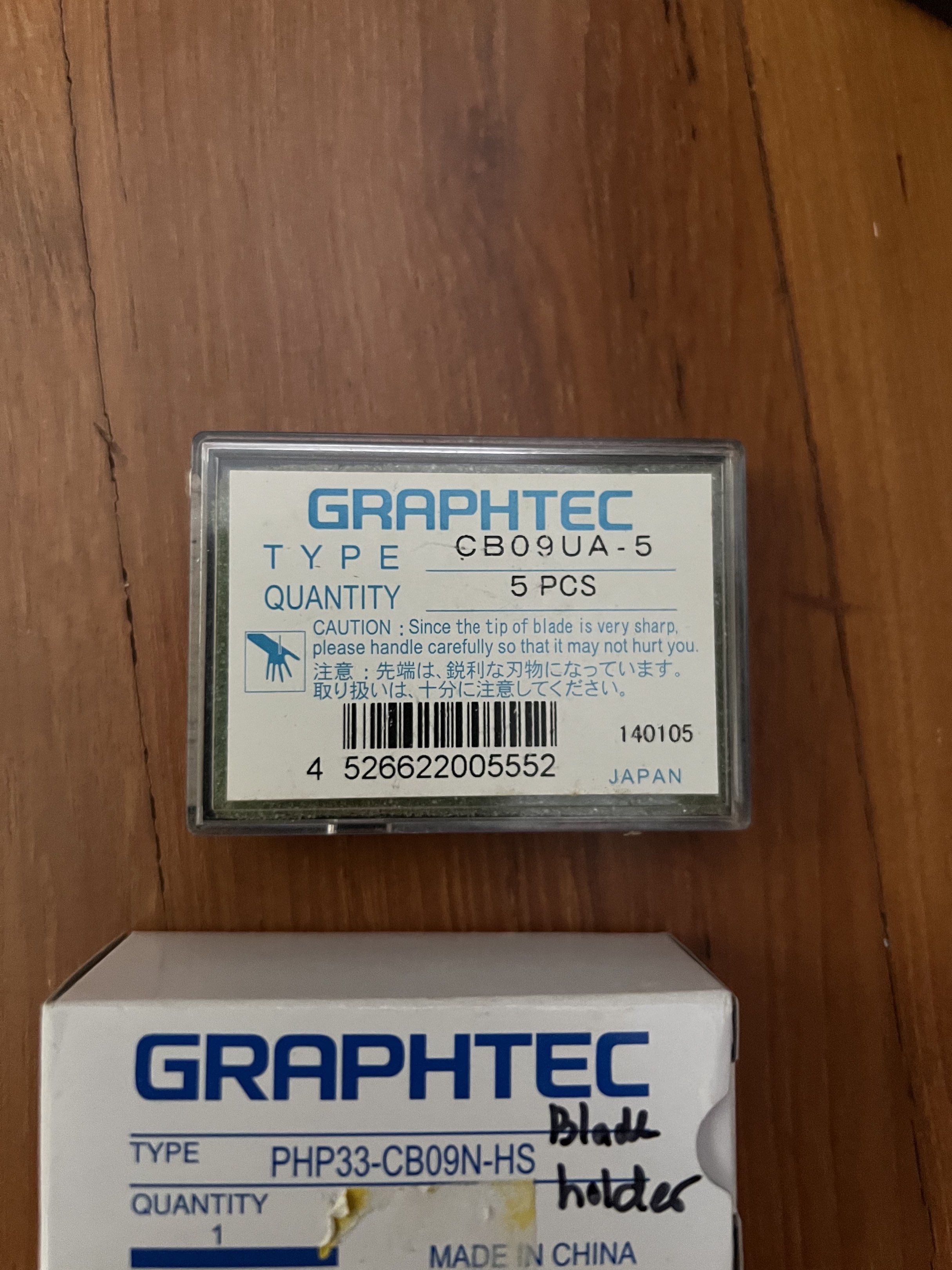 Graphtec blade and blade holder, Hobbies & Toys, Art & Prints on Carousell