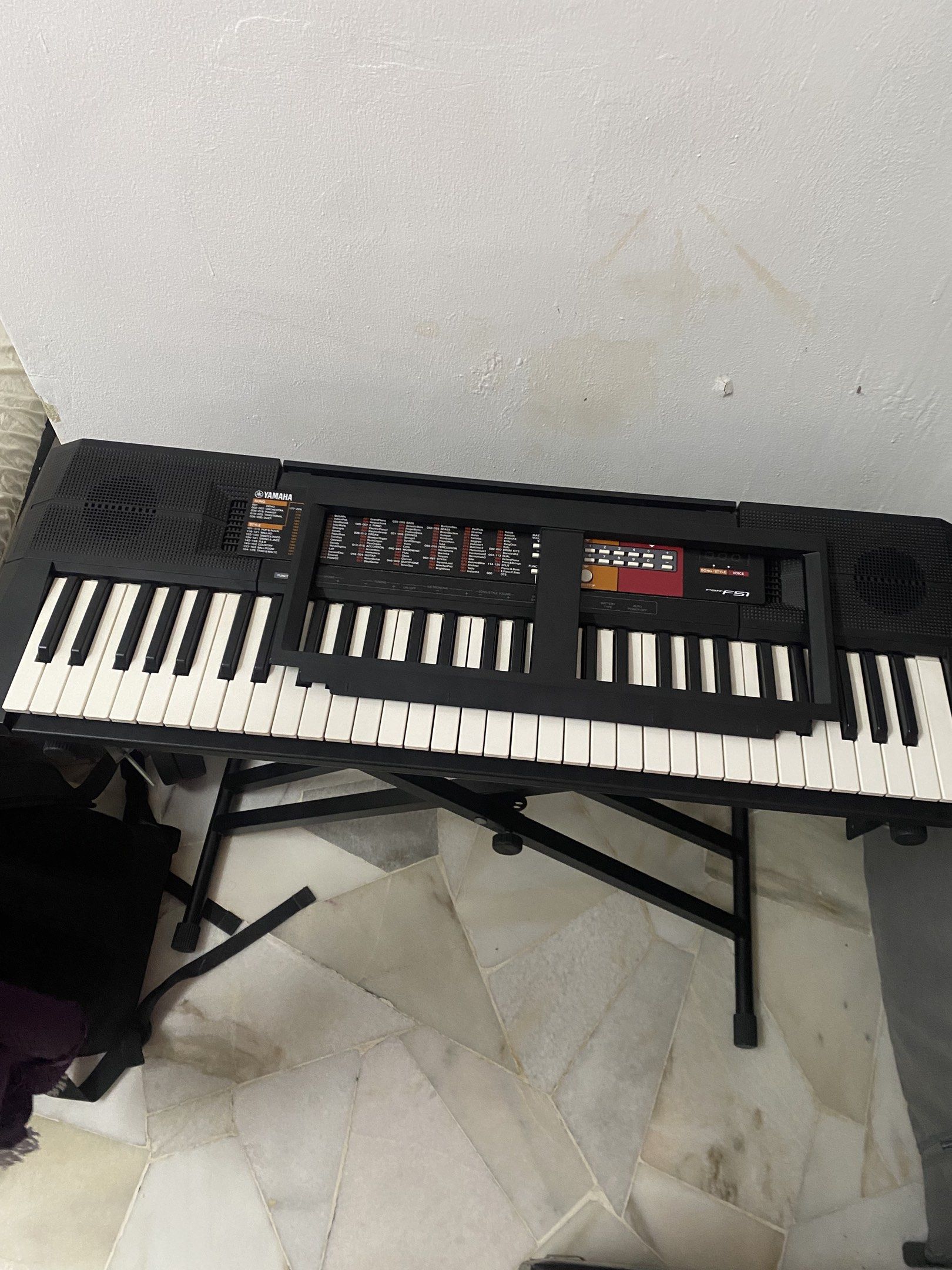 Yamaha F51 Electronic Keyboard, Hobbies & Toys, Music & Media, Musical ...