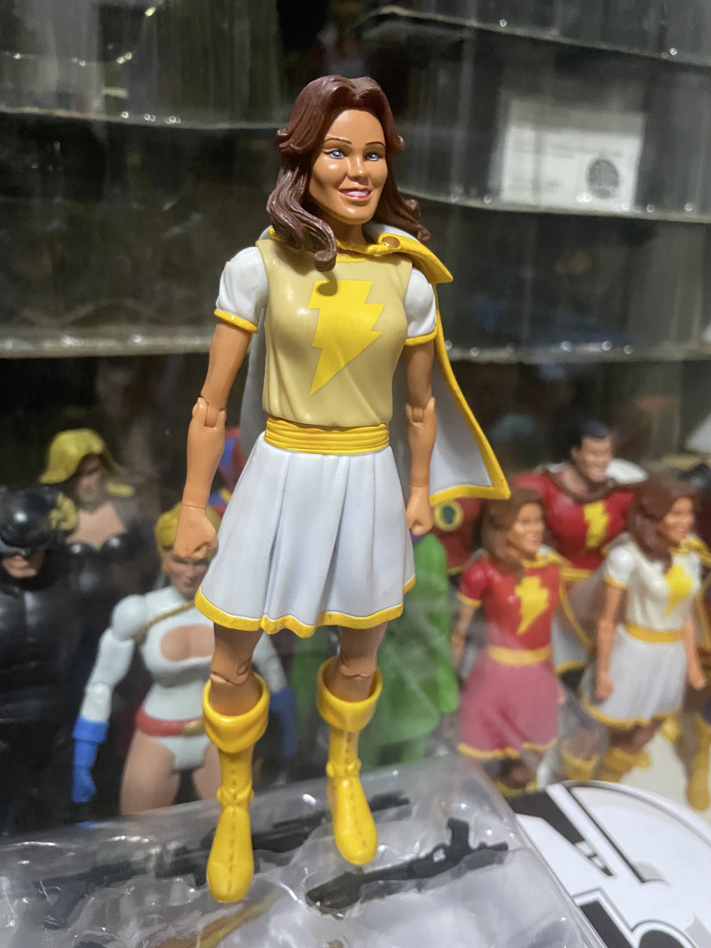 Dcuc dc universe classics mattel mary batson shazam figure, Hobbies ...