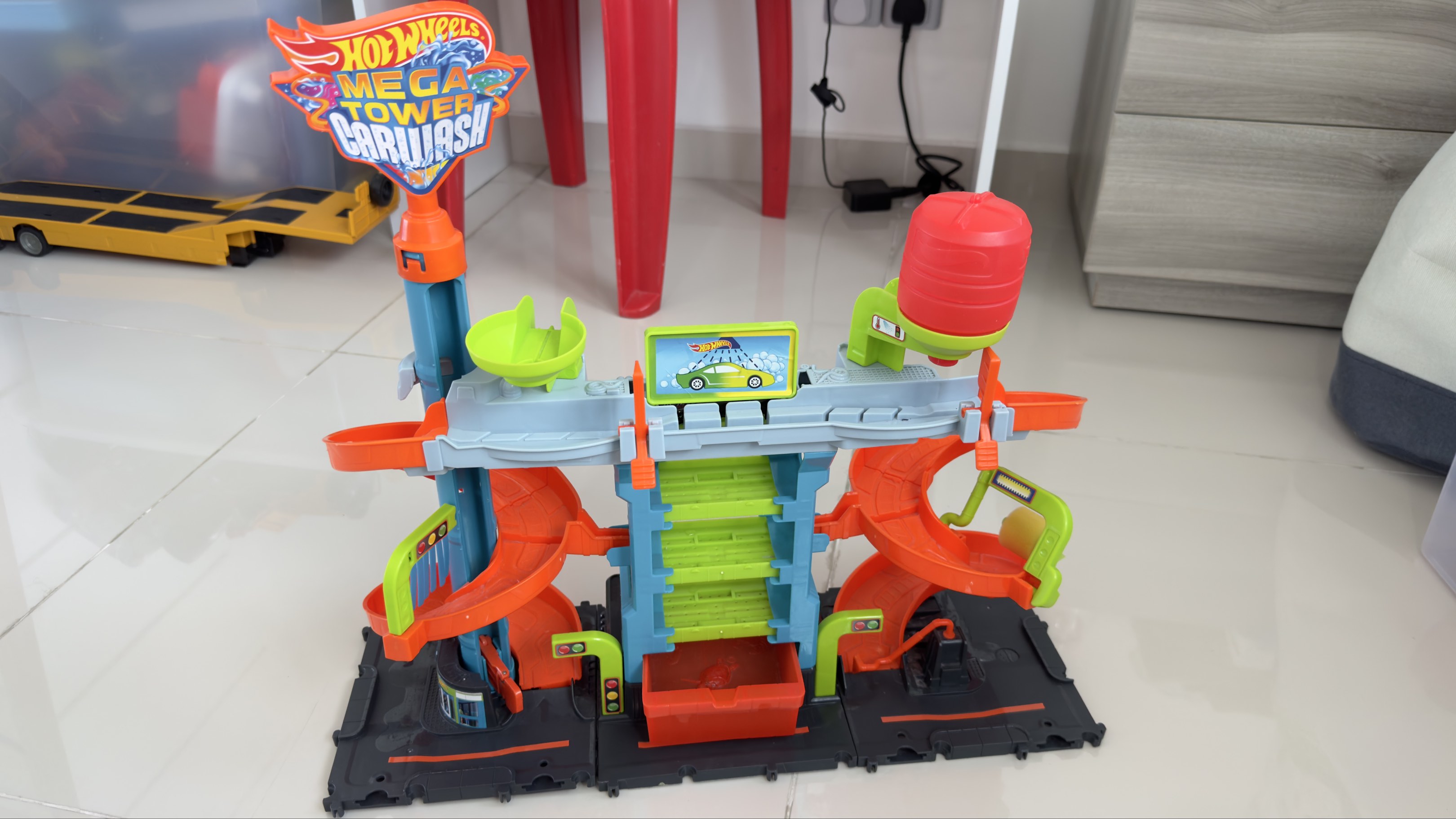 Hot Wheels Mega Tower Car Wash, Hobbies & Toys, Toys & Games on Carousell
