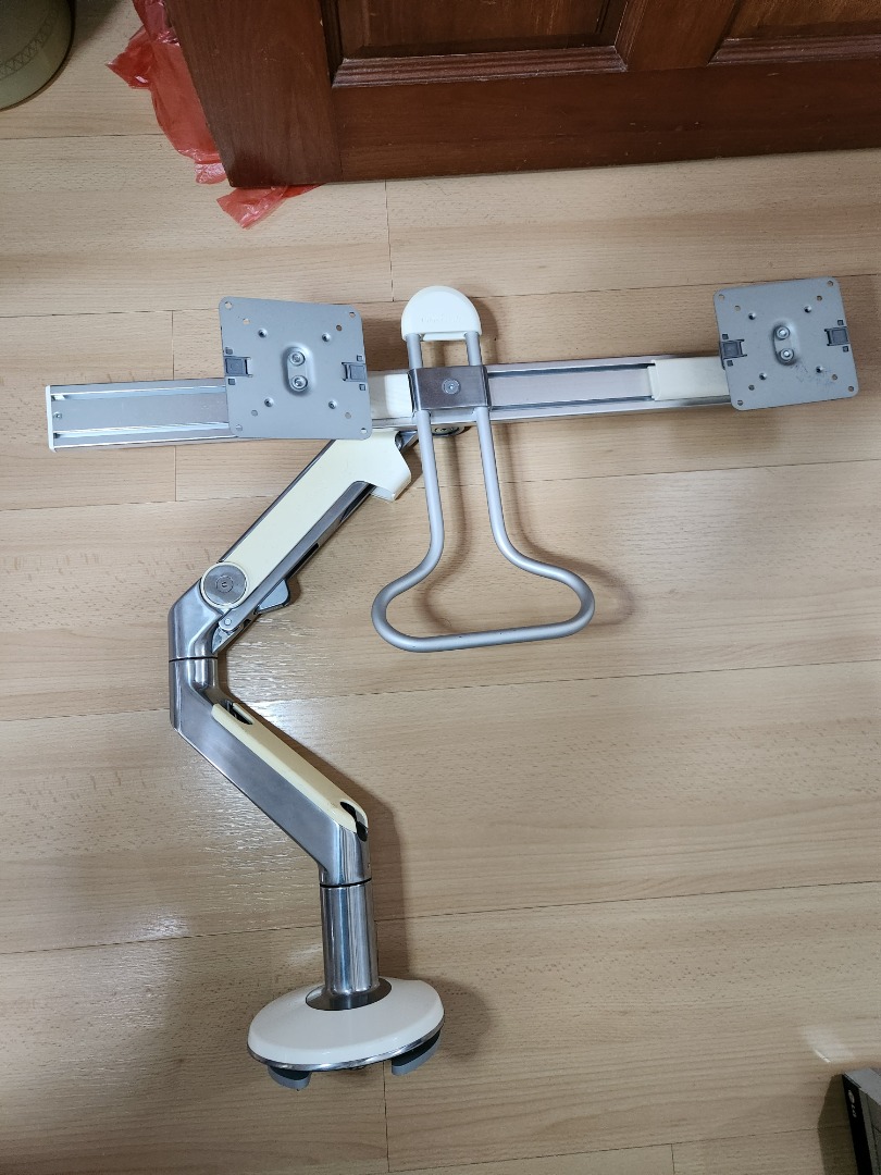 Humanscale M8 Monitor Arm, Computers & Tech, Parts & Accessories ...