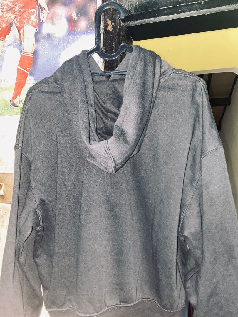 Hoodie hnm crop, Fesyen Wanita, Pakaian Wanita, Baju Luaran di Carousell
