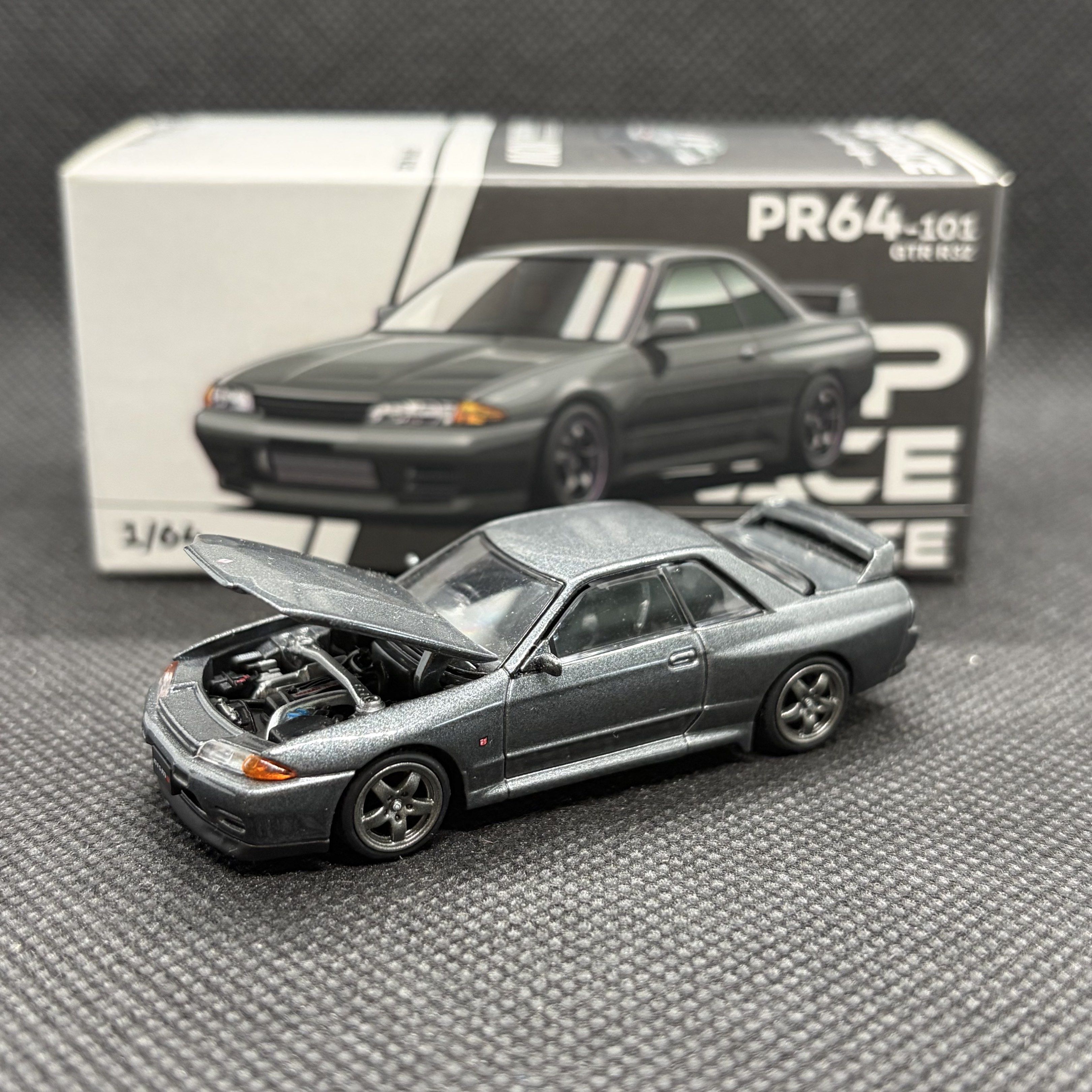 POPRACE Nissan Skyline GT-R R32 1/64 Scale, Hobbies & Toys, Toys ...