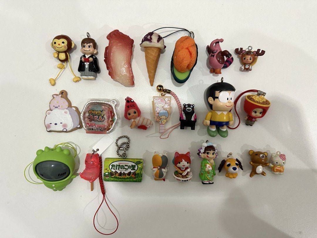 chiikawa , hello kitty , miffy , pingu , toro inoue, kirby keychain ...