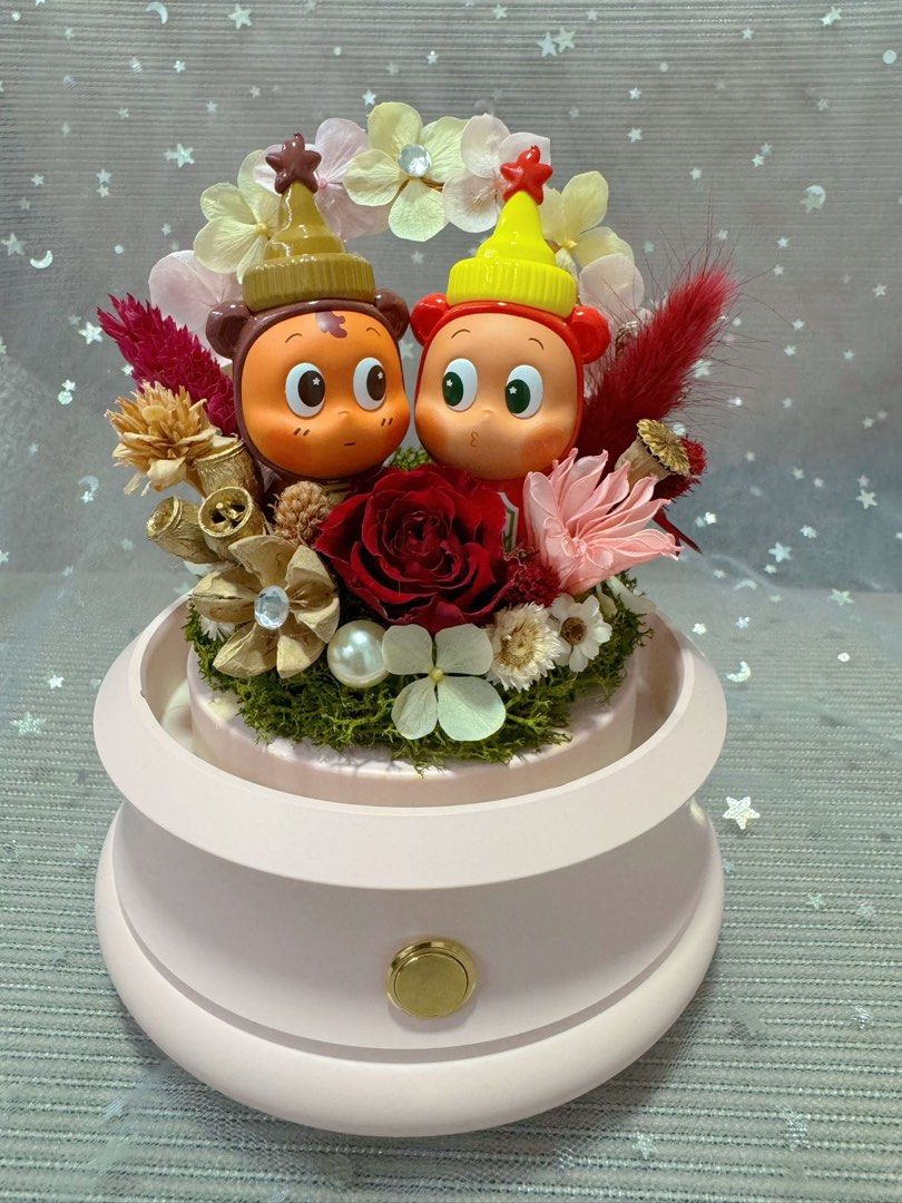 Twinkle twinkle couple (Chocolate & Tomato) preserved flower dome with ...