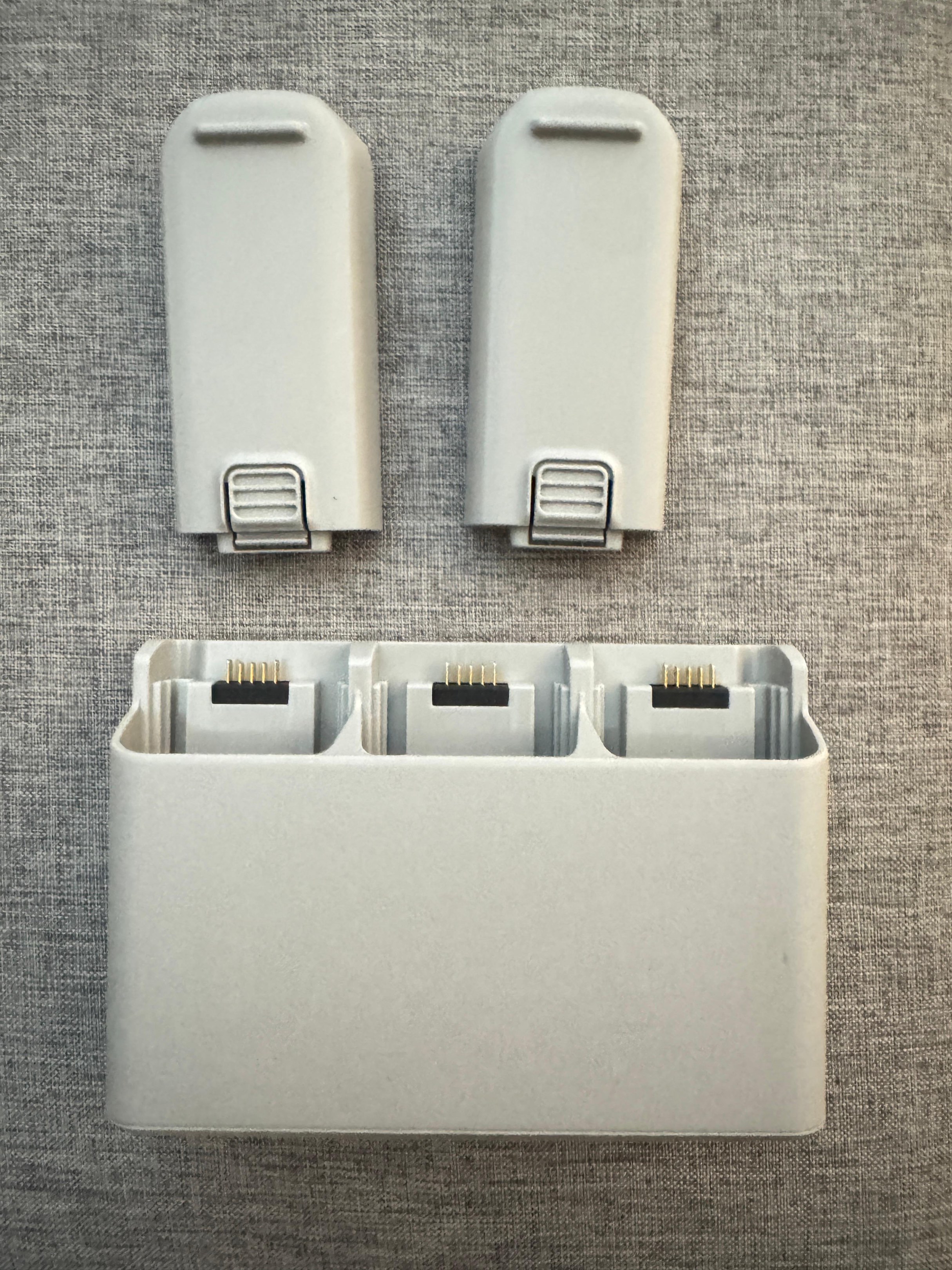 DJI Neo/SE Two-Way Charging Hub and Batteries, 攝影器材, 航拍 - Carousell