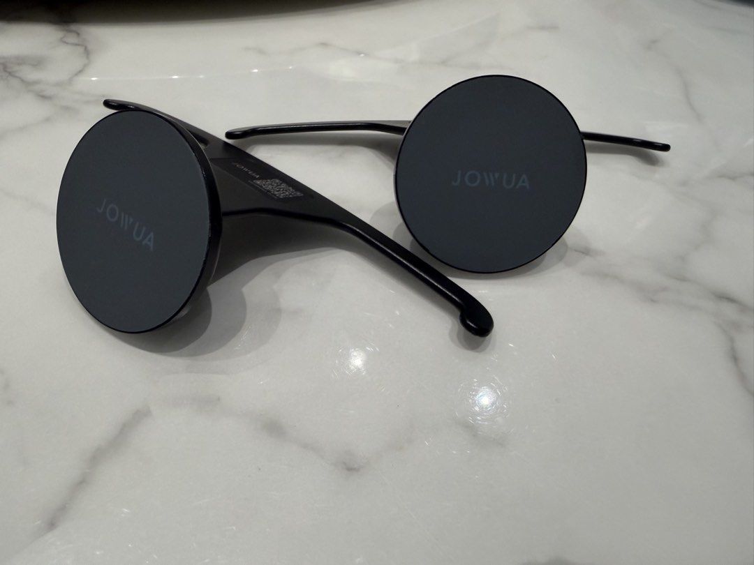 Tesla MagSafe Car Seat Holder x2, Car Accessories, Accessories on Carousell