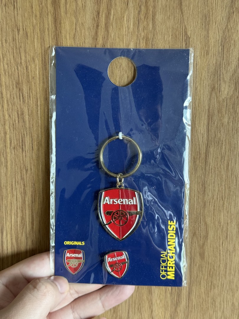 Arsenal Crest Keyring & Badge Set, Hobbies & Toys, Memorabilia ...