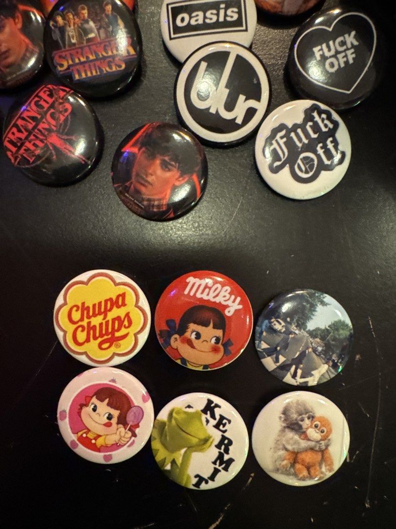 Punch the monkey /Stranger Things / BLuR /oasis Badges, Hobbies & Toys ...
