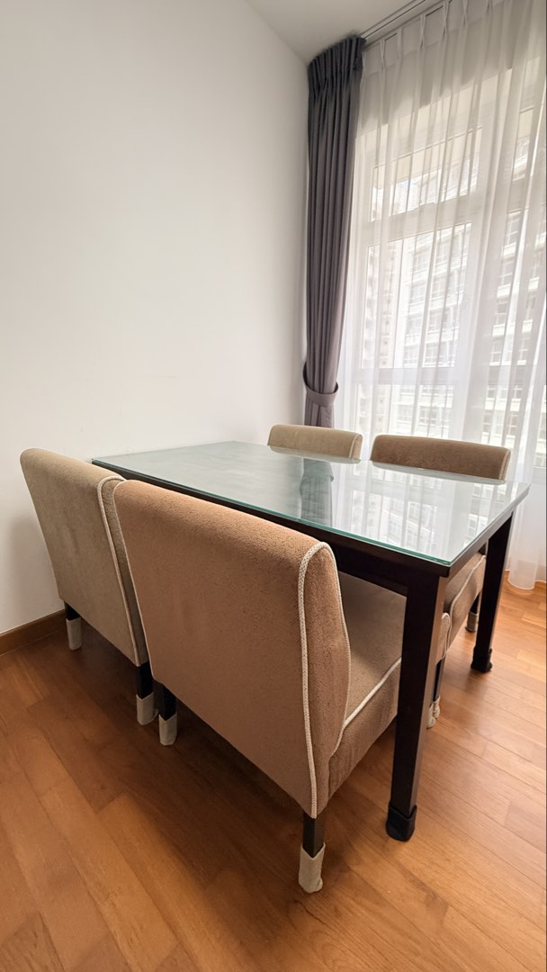 Low Height Dining Table with tempered glass top, comes with 4 Chairs ...
