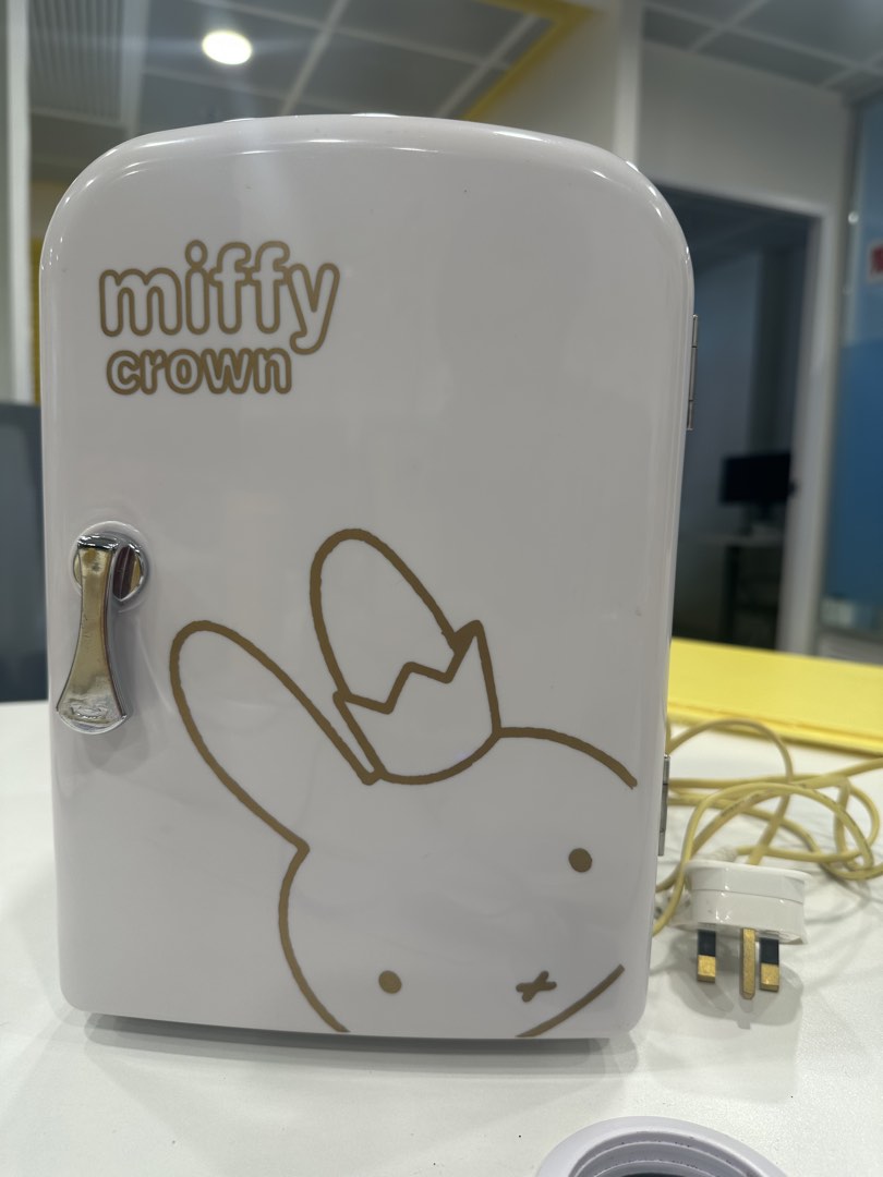 Miffy Crown Mini Fridge, 家庭電器, 廚房電器, 雪櫃及冰櫃 - Carousell