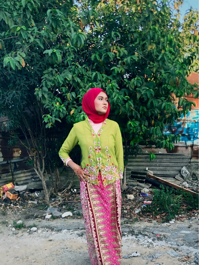 Baju Kebaya Matcha Strawberry, Women's Fashion, Dresses & Sets, Dresses ...