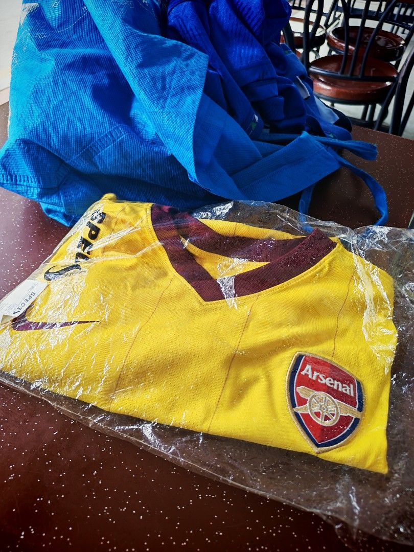Arsenal Fly Emirates Jersey, Men's Fashion, Activewear on Carousell