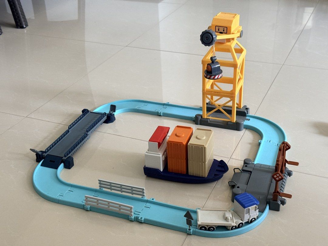 Robocar Poli Cargo Train Set with Crane and Accessories, Hobbies & Toys ...