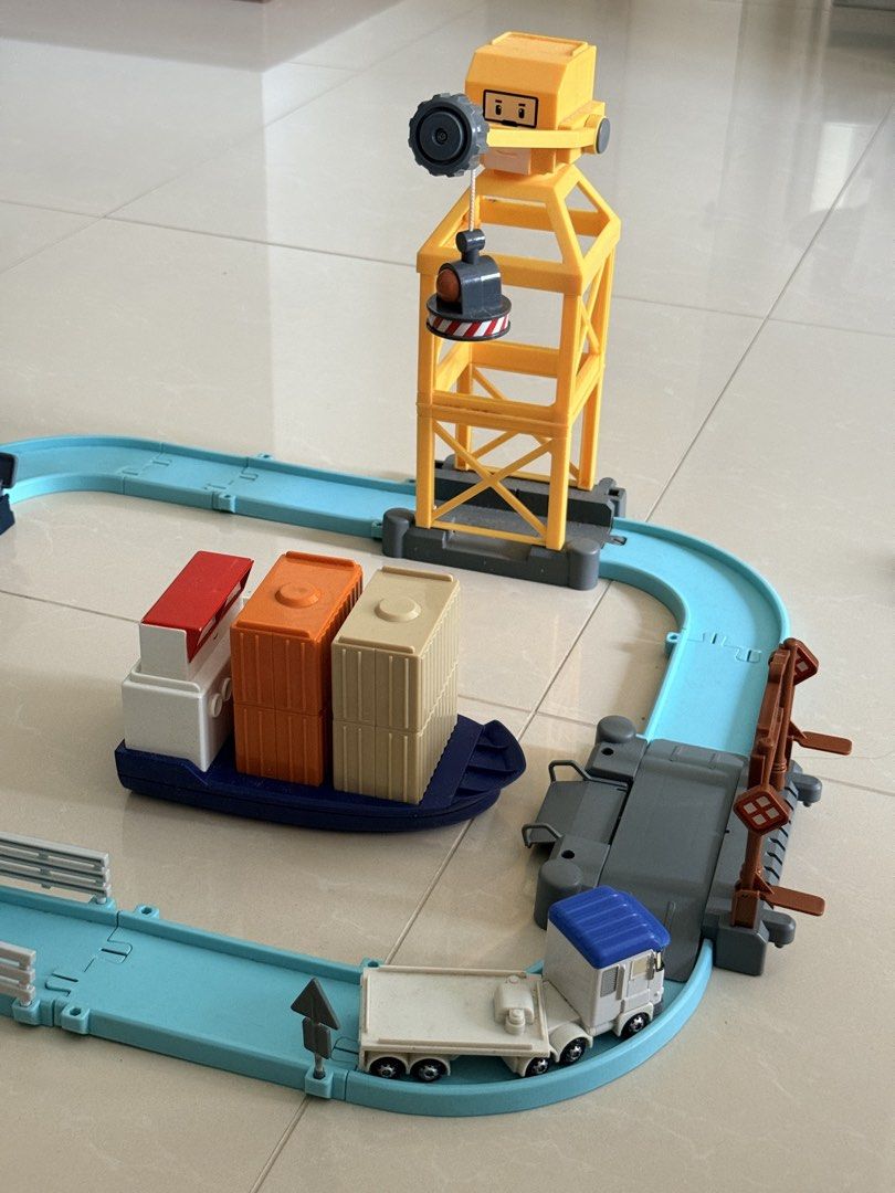 Robocar Poli Cargo Train Set with Crane and Accessories, Hobbies & Toys ...