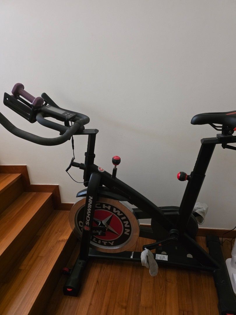 Schwinn IC700 Pro Indoor Cycling Bike, Sports Equipment, Exercise ...
