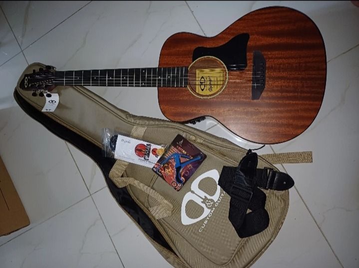 DnD Django Jr Acoustic Guitar with Case, Hobbies & Toys, Music & Media ...