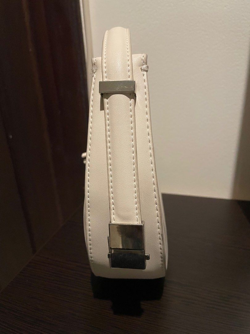 White mini shoulder bag (OSOI Toni Mini look-alike), NO BRAND/LOGO ...