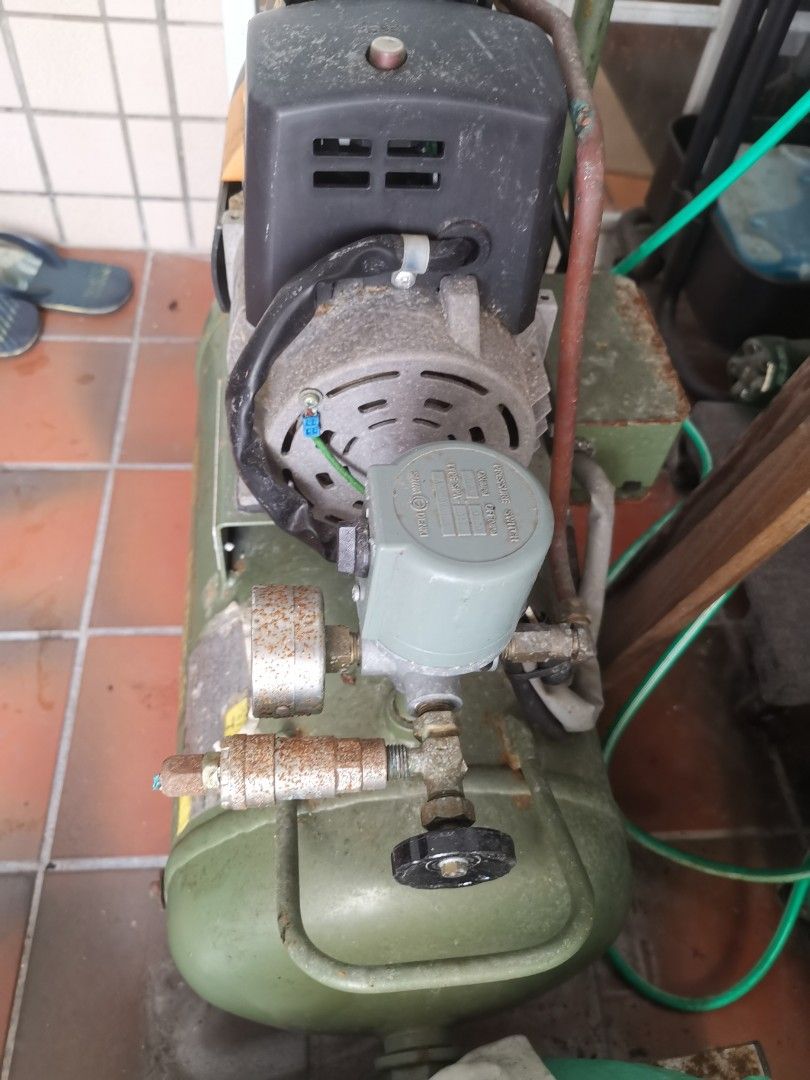 Hitachi Bebicon Oil-Free Air Compressor, Furniture & Home Living, Home ...