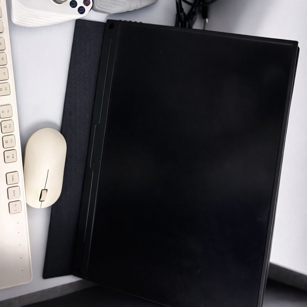 ROG ALLY, White, and 16" portable monitor (FOC) bag and keyboard, Video ...