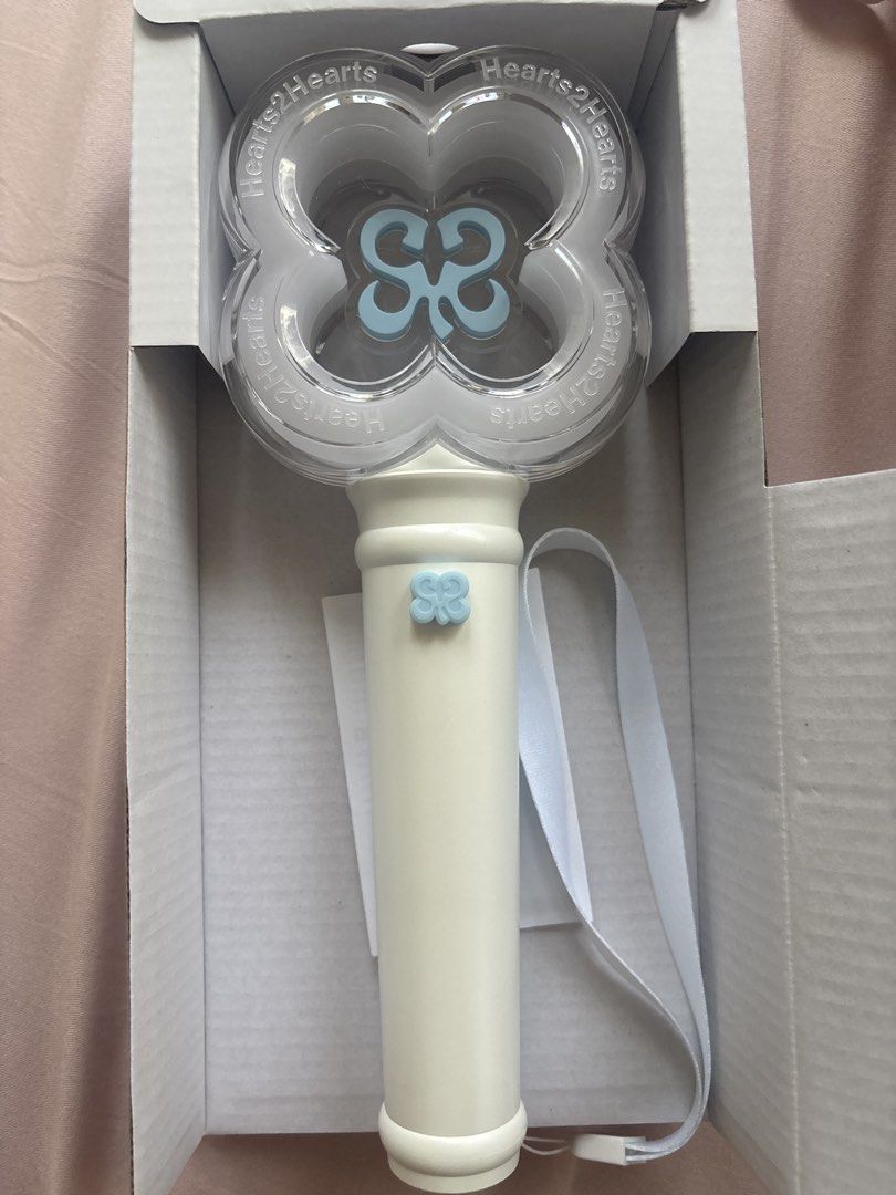Lightstick hearts2hearts baru, K-Wave di Carousell
