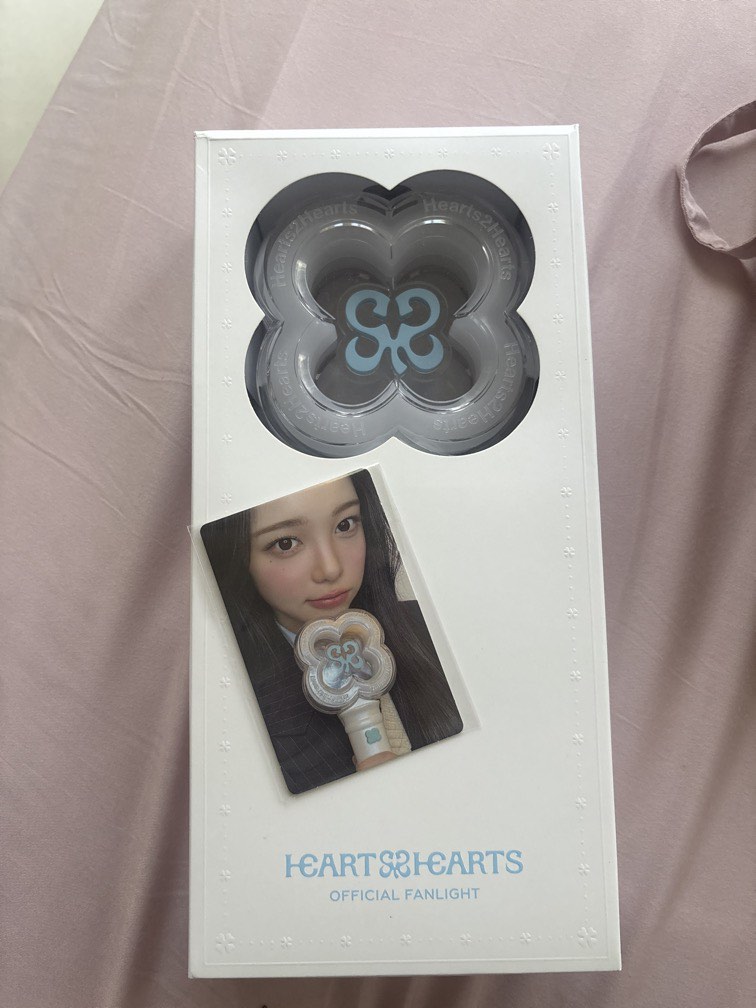Lightstick hearts2hearts baru, K-Wave di Carousell