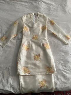 Vintage Baju Kurung with Floral Embroidery, Women's Fashion, Muslimah ...