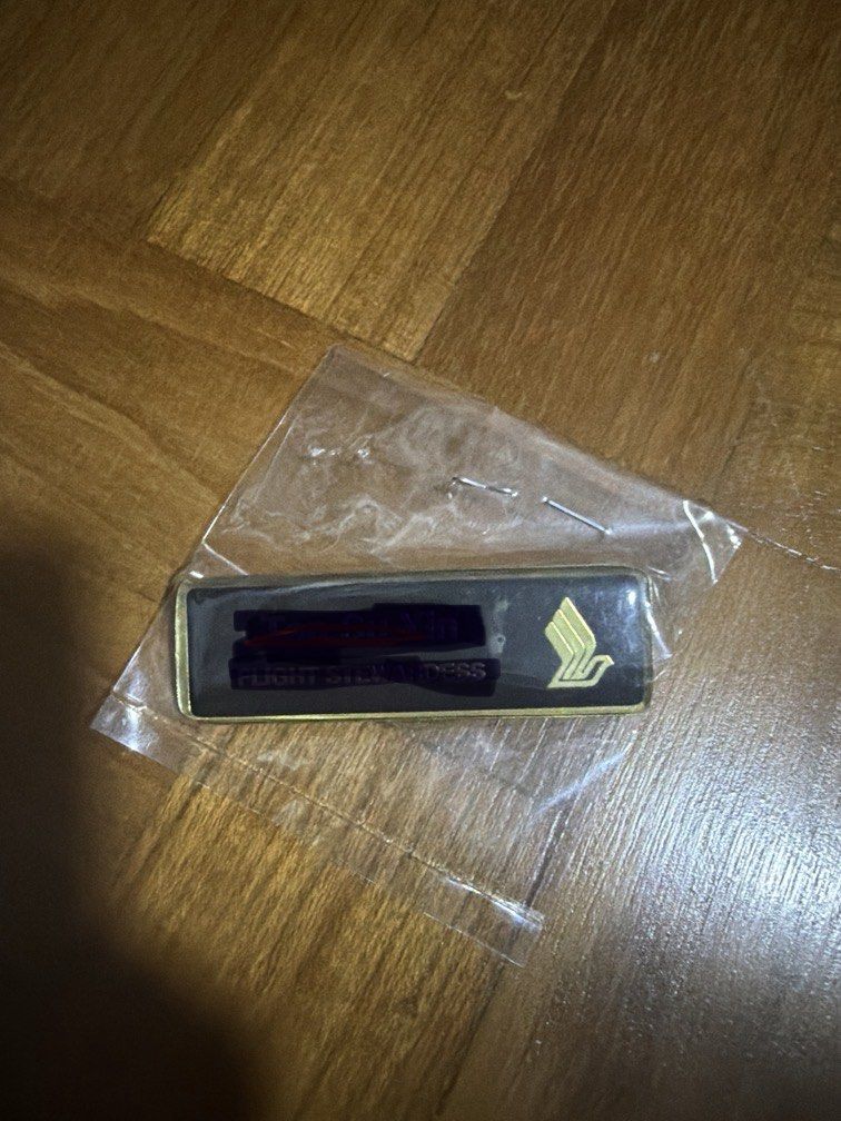 Singapore airlines crew name tag, Hobbies & Toys, Memorabilia ...