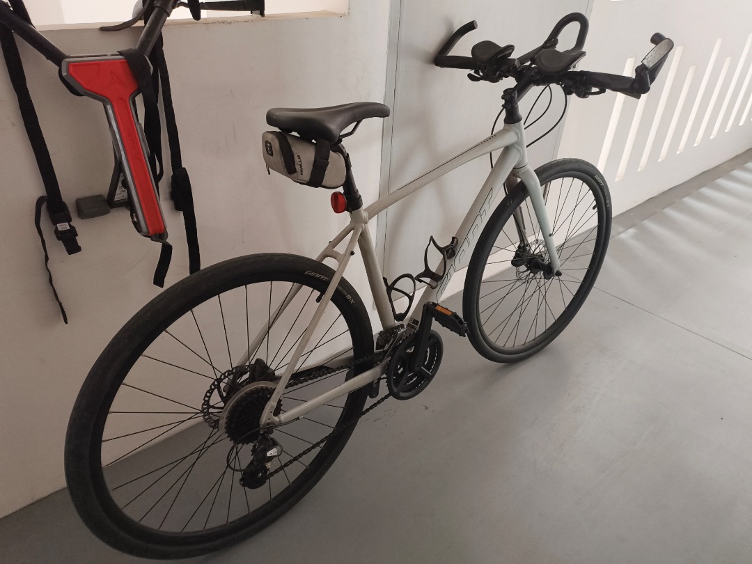 Giant Escape 2 Disc Hybrid Bike, Sports Equipment, Bicycles & Parts ...
