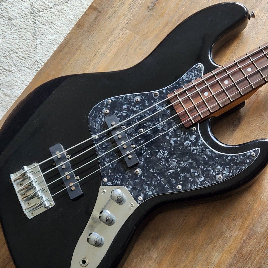 Craftsman Traditional Series Custom Bass Guitar, Hobbies & Toys ...