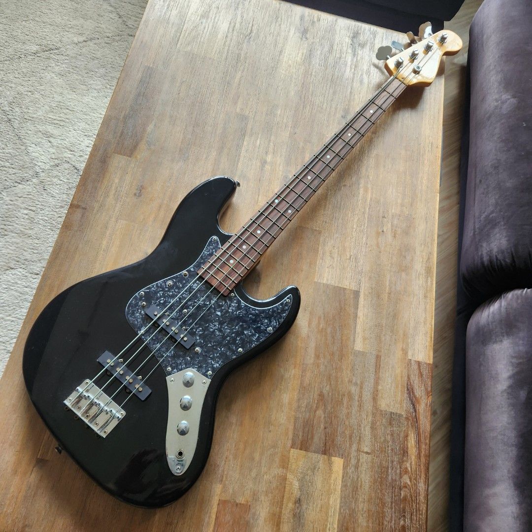 Craftsman Traditional Series Custom Bass Guitar, Hobbies & Toys ...