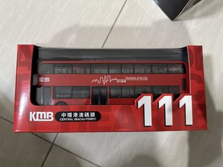 KMB 金銀雙色巴士模型, 興趣及遊戲, 玩具 & 遊戲類 - Carousell