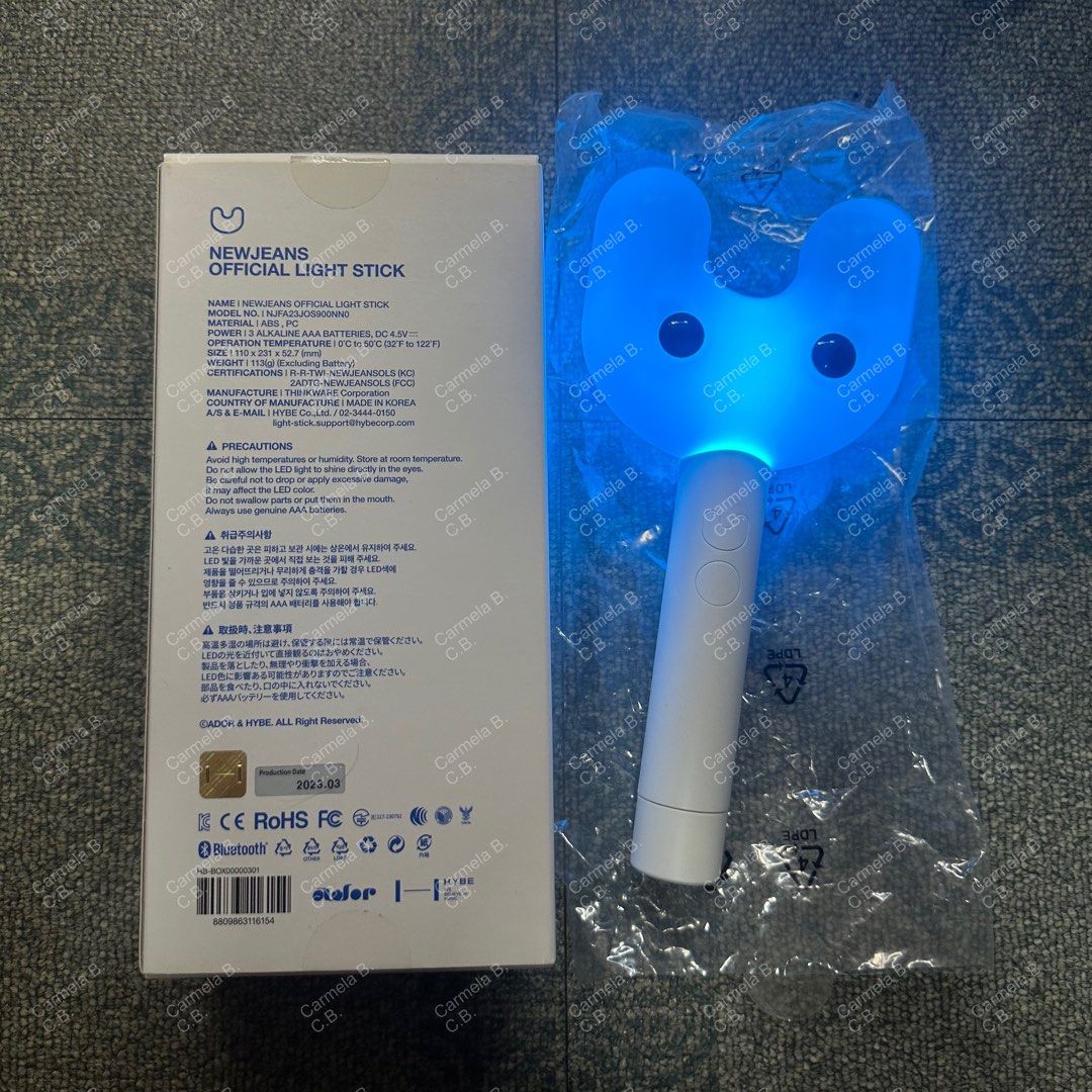 NewJeans Official Light Stick (Binky Bong), Hobbies & Toys, Memorabilia ...