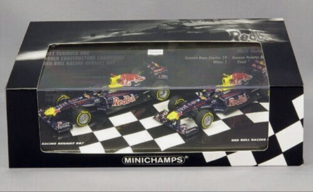 Sebastian Vettel/Mark Webber Minichamps Red Bull Racing Renault RB7 1/ ...