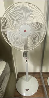 KDK Electric Fan Pedestal Fan P40US, Furniture & Home Living, Lighting ...