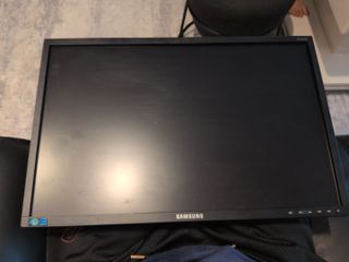 Samsung monitor, Computers & Tech, Desktops on Carousell