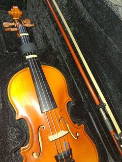 Violin with Case and Bow, 興趣及遊戲, 音樂、樂器 & 配件, 樂器 - Carousell