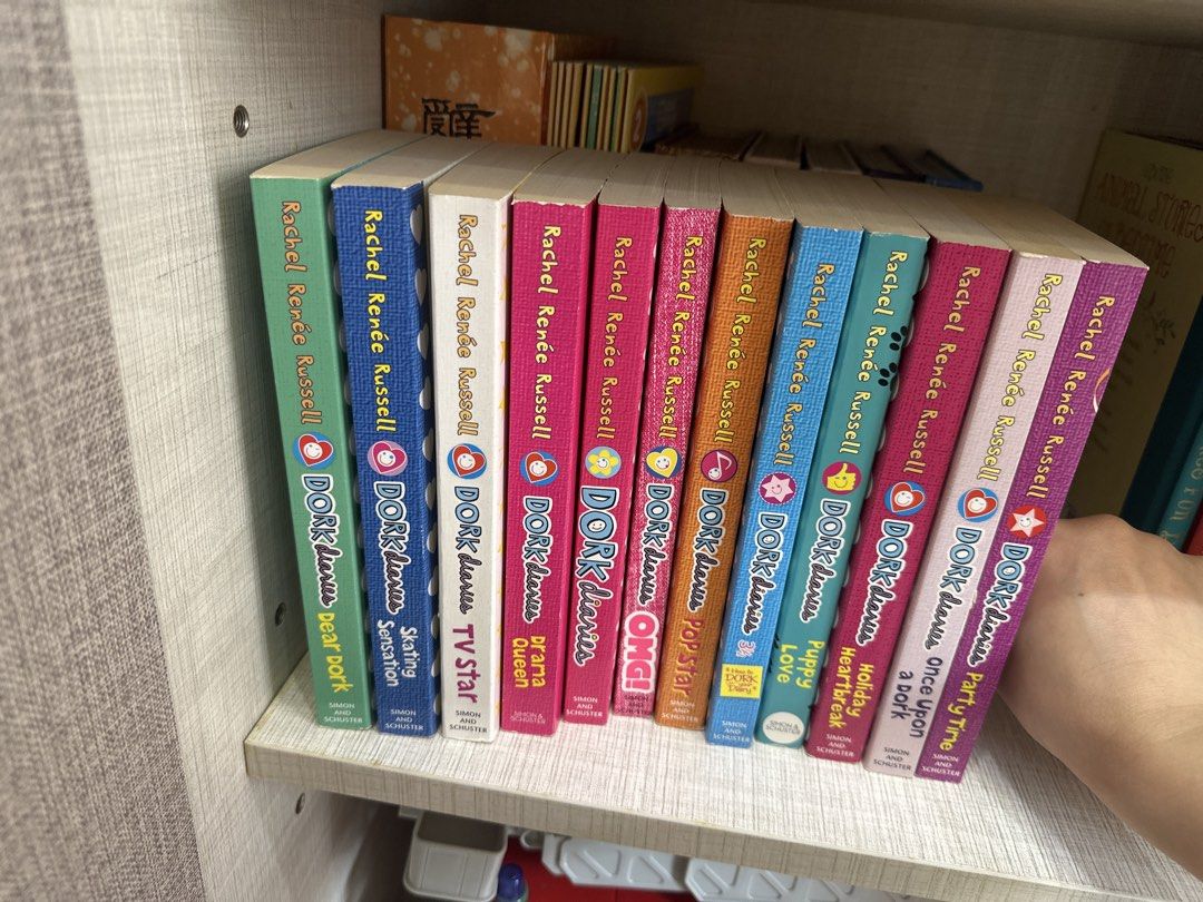 Dork Diaries Book Set, 興趣及遊戲, 書本 & 文具, 兒童書籍 - Carousell