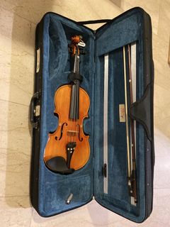 Violin with Case and Bow, Hobbies & Toys, Musical Instruments on Carousell