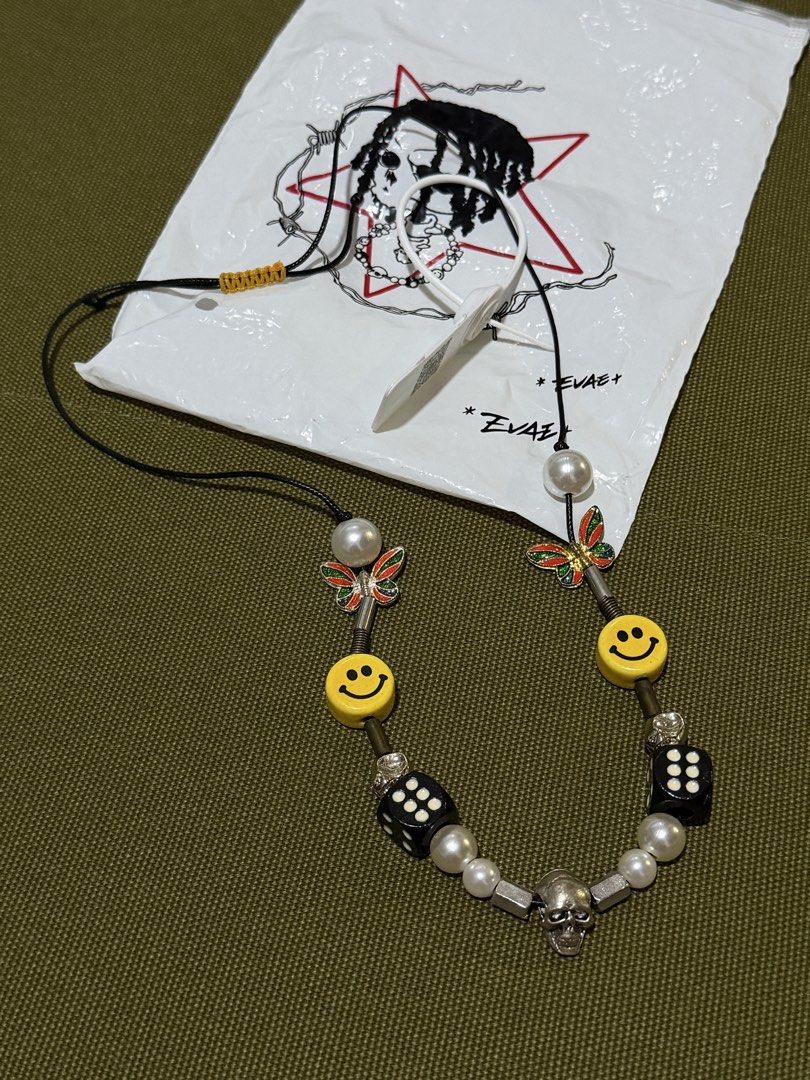 EVAE+ Smiley Face Necklace, Women's Fashion, Jewelry & Organisers ...
