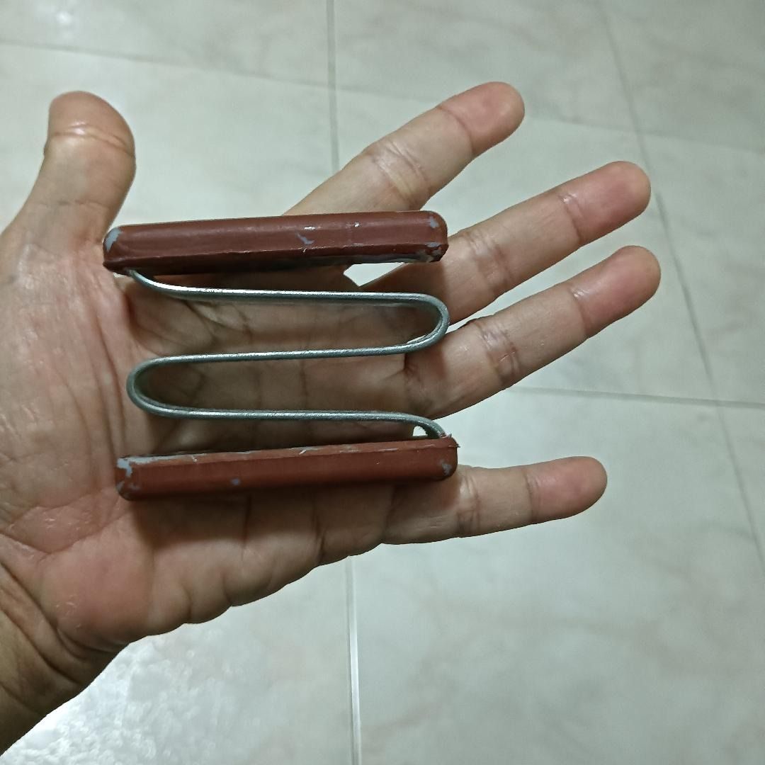 VINTAGE HAND GRIP EXERCISER, Everything Else on Carousell
