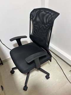 Black Mesh Office Chair, Furniture & Home Living, Furniture, Chairs on ...