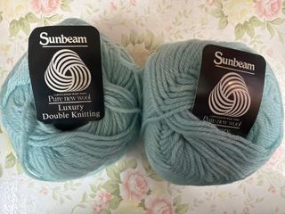 Patons Beehive Double Knitting Yarn, 興趣及遊戲, 手作＆自家設計, 工藝用品及工具 - Carousell