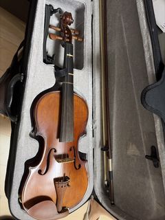Violin with Case and Bow, 興趣及遊戲, 音樂、樂器 & 配件, 樂器 - Carousell