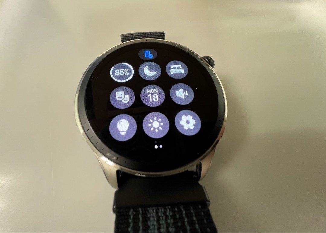 Amazfit GTR 4智能手表, 手提電話, 智能穿戴裝置及智能手錶 - Carousell