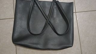 Black Tote Bag, Women's Fashion, Bags & Wallets, Tote Bags on Carousell