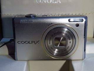 nikon coolpix - red, Photography, Cameras on Carousell